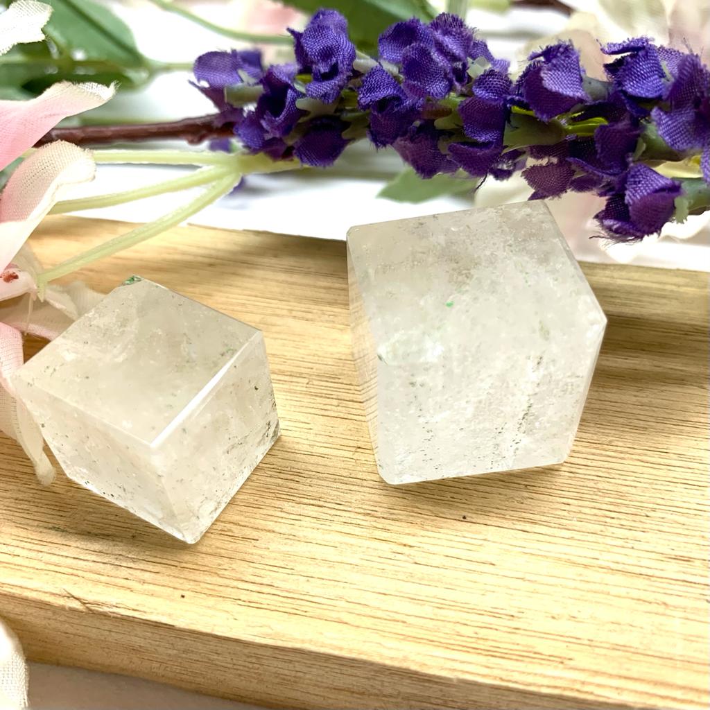 Clear Quartz Cube expands the aura buy crystals online